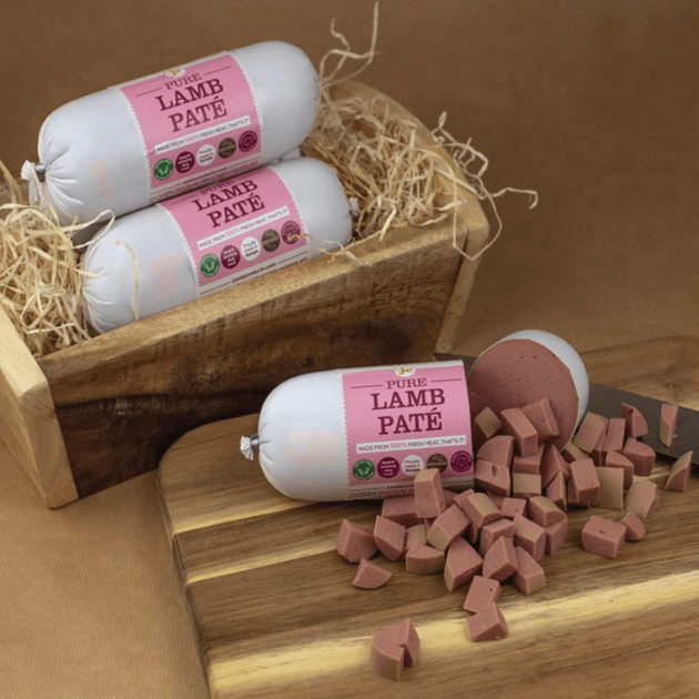 Jr_pure_pate_lamb_godbidspoelse_hund_1200x630.png?v=1741252101